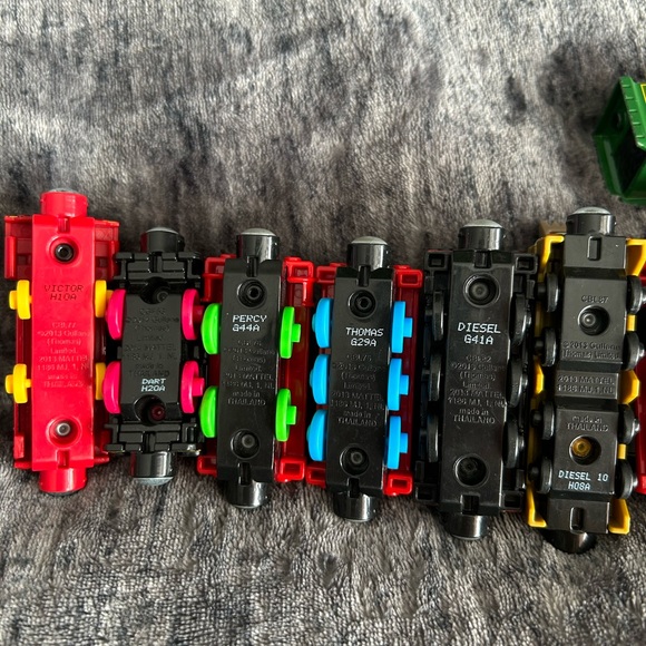 Toys | Thomas The Train Cast Iron Magnetic Trains And Grey Tracksused ...